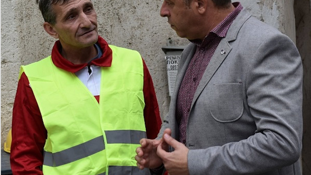 Кметът на Благоевград даде старт на ремонтни дейности на водопровода на ул „Стара планина