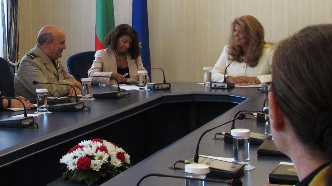 Йотова пред председателя на Военния комитет на НАТО България е стабилизиращ фактор за Западните