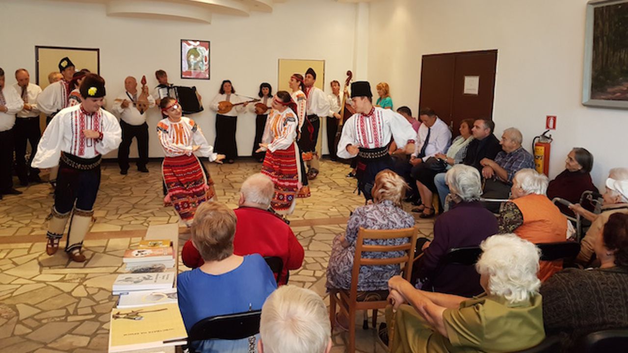 Кандидат кметът Валентин Василев се срещна с възрастни хора в Разград Новини бг