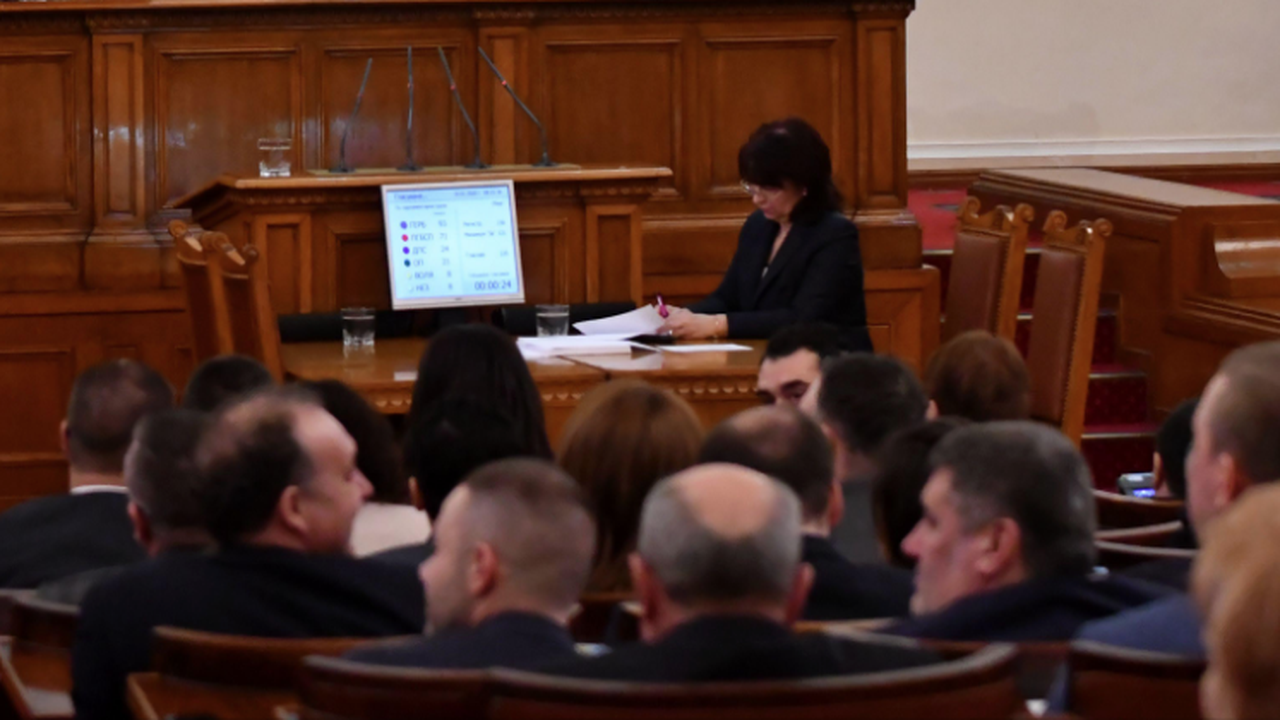 Парламентът удължи срока на работа на анкетната комисия за придобиване
