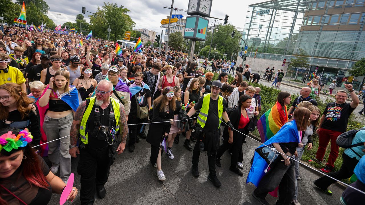 В Берлин се проведе едно от най големите ЛГБТ събития в Европа Новини бг
