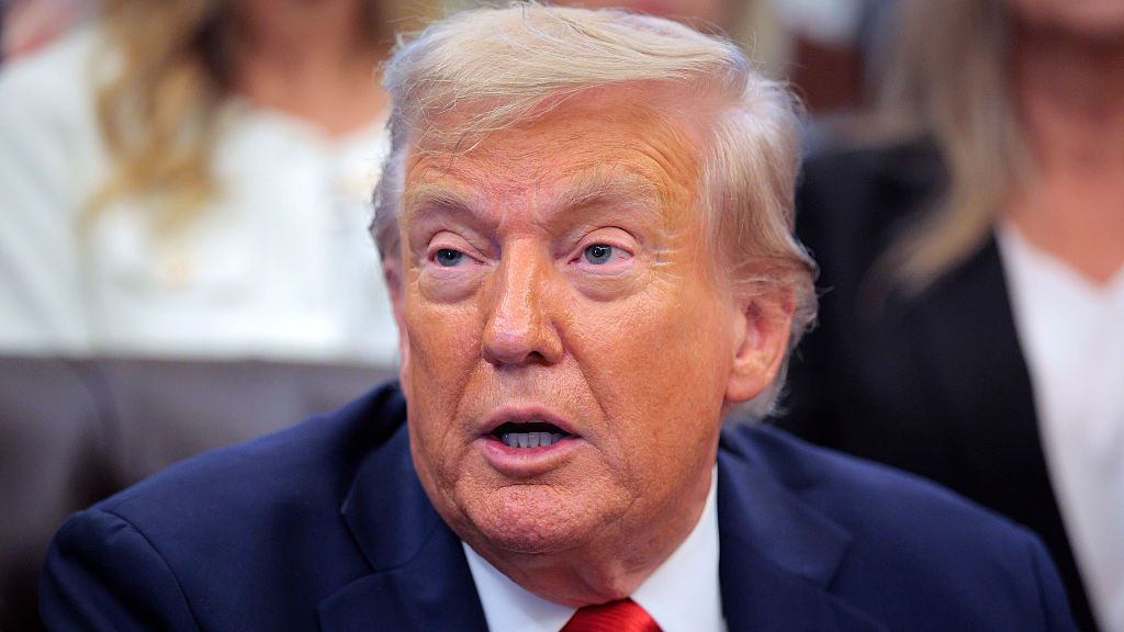 Твърдението на Тръмп за връзка между парацетамол и аутизъм бе