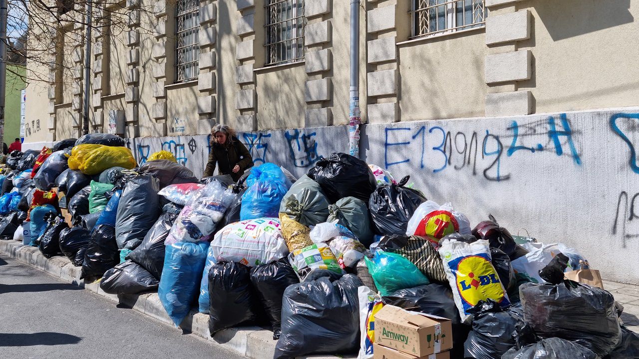 Община Асеновград и БЧК в съвместна акция за събиране на дрехи Новини бг