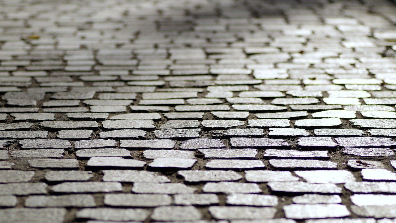 Откриха тунел водещ към банка при ремонт на тротоарни плочки в Германия Новини бг