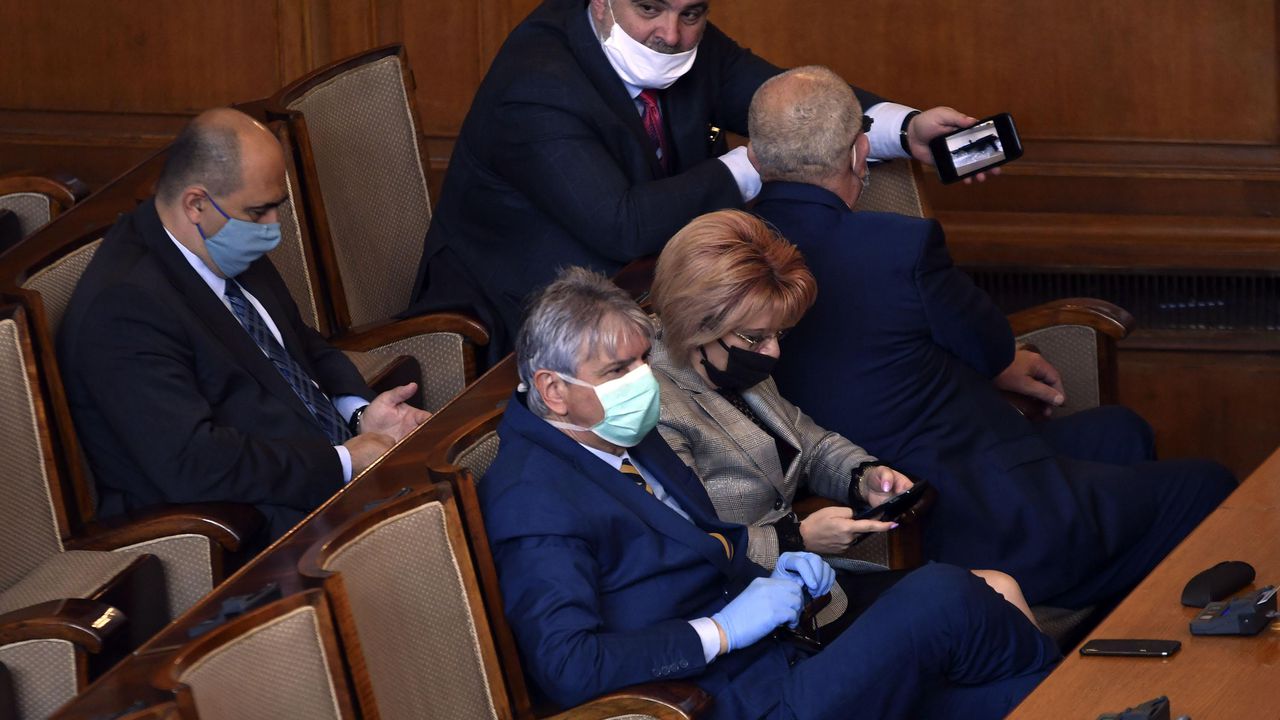 Народните представители удължиха работното си време до приемането на Закона за ДДС Новини бг