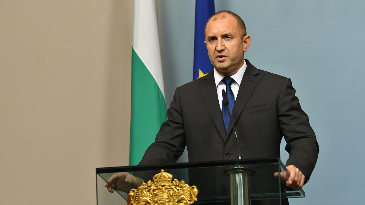 Румен Радев ще удостои с държавни отличия изявени българи Новини бг