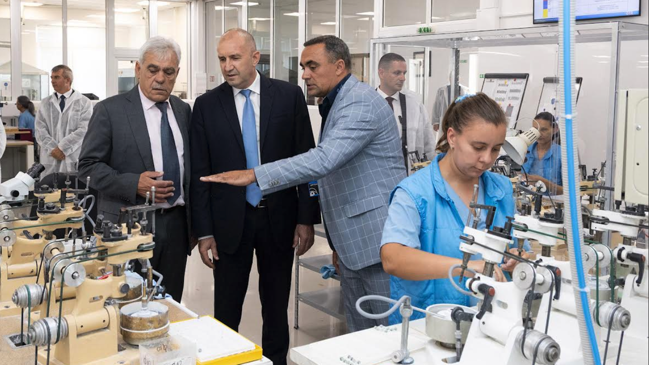 Радев: Панагюрище обединява днес традициите на богатата ни история с ...