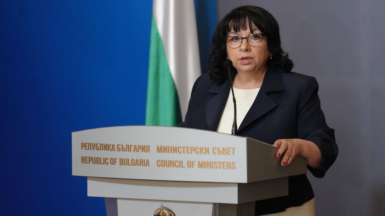 Теменужка Петкова Асен Василев е човекът който доведе до колапс публичните финанси на страната