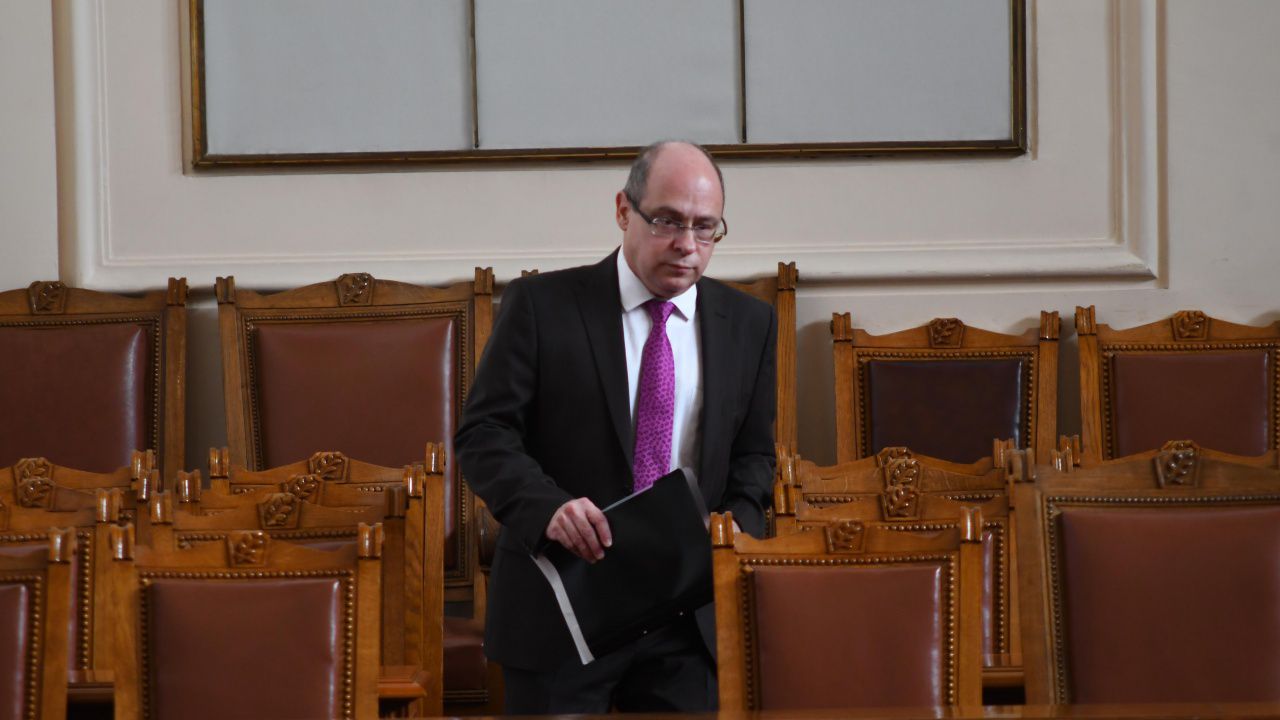 Социалният министър Невъзможно е правителството да определя нов размер на минималната заплата