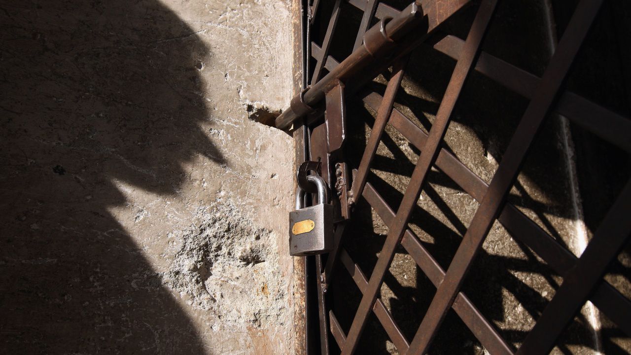 Полицай от Ловеч е отстранен от длъжност за заплахи срещу жената с която живее Новини бг