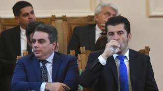 Анализатор: Леко абсурдна ситуация - да се свали едно правителство, а ...