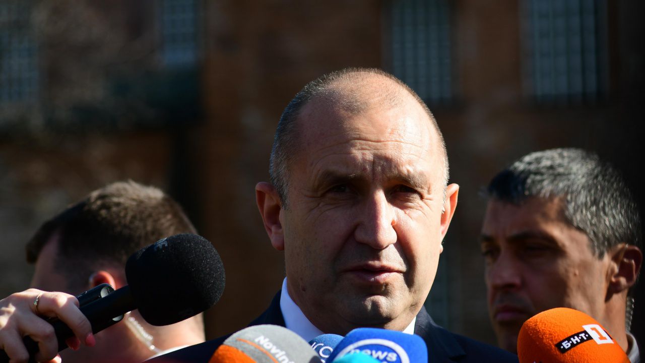 Президентът Радев Кабинетът на Петков не пое отговорност за действията си за РСМ Новини бг