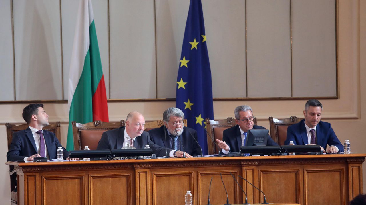 Парламентът прие на първо четене промени в пакет от данъчни закони