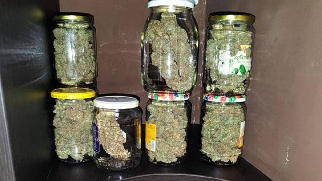 Полицията задържа 35 годишен мъж от София за производство и разпространение на наркотици Новини бг