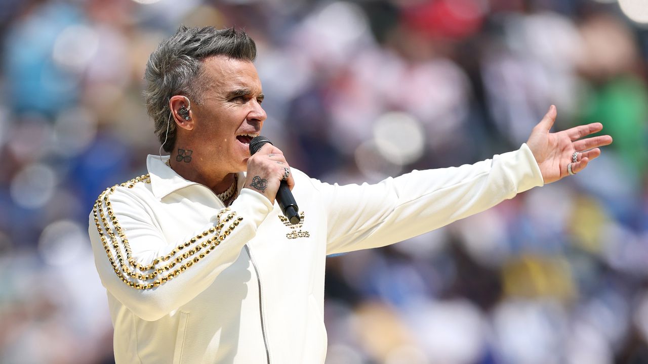 Хиляди фенове в очакване на концерта на Роби Уилямс в София Новини бг