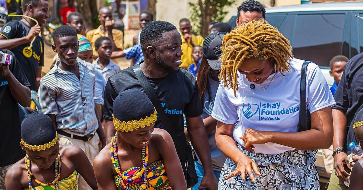 Wendy Shay brings support to Manhean M/A basic school on World Children ...