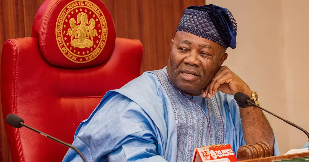 ‘What Kind of Country Is This?’ Nigerians React as Akpabio Pushes ...