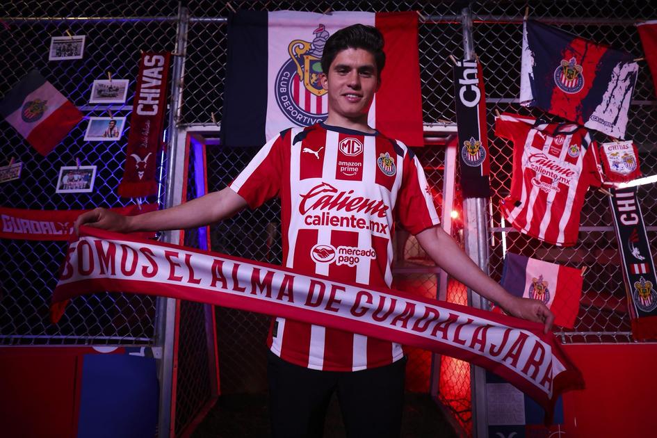 ¡Oficial! Jonathan Pérez es nuevo refuerzo de Chivas | RÉCORD