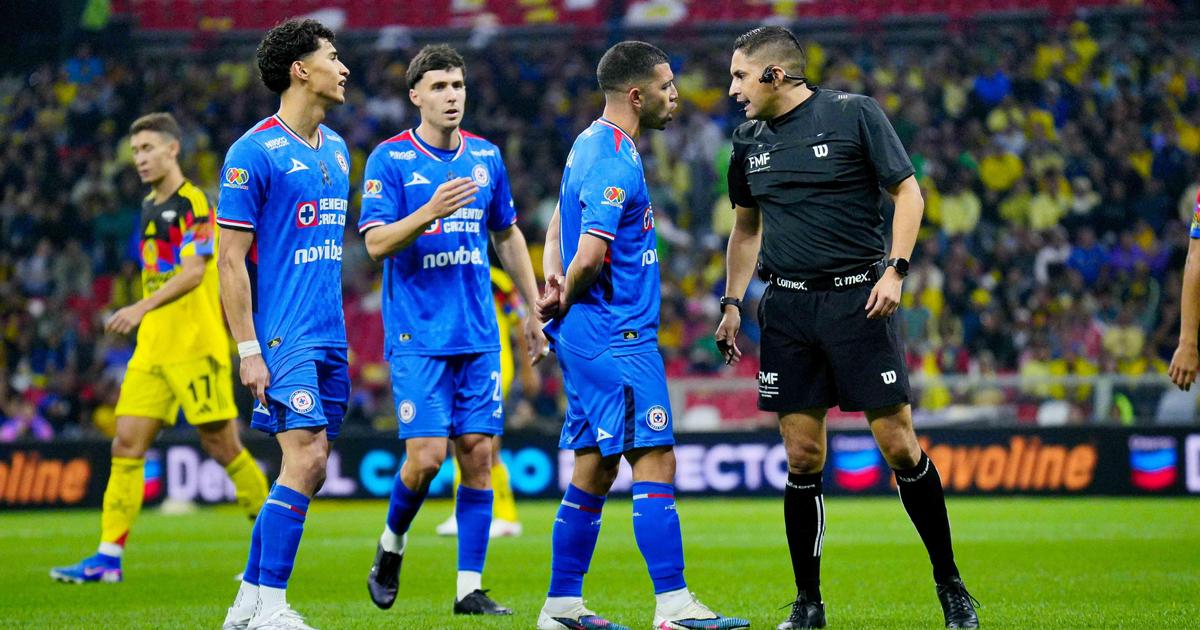 Jugadores del Cruz Azul molestos tras Clásico Joven por falta de agua ...