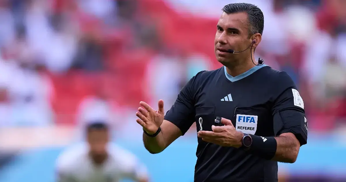 Mario Escobar Toca, árbitro guatemalteco, encargado de impartir ...