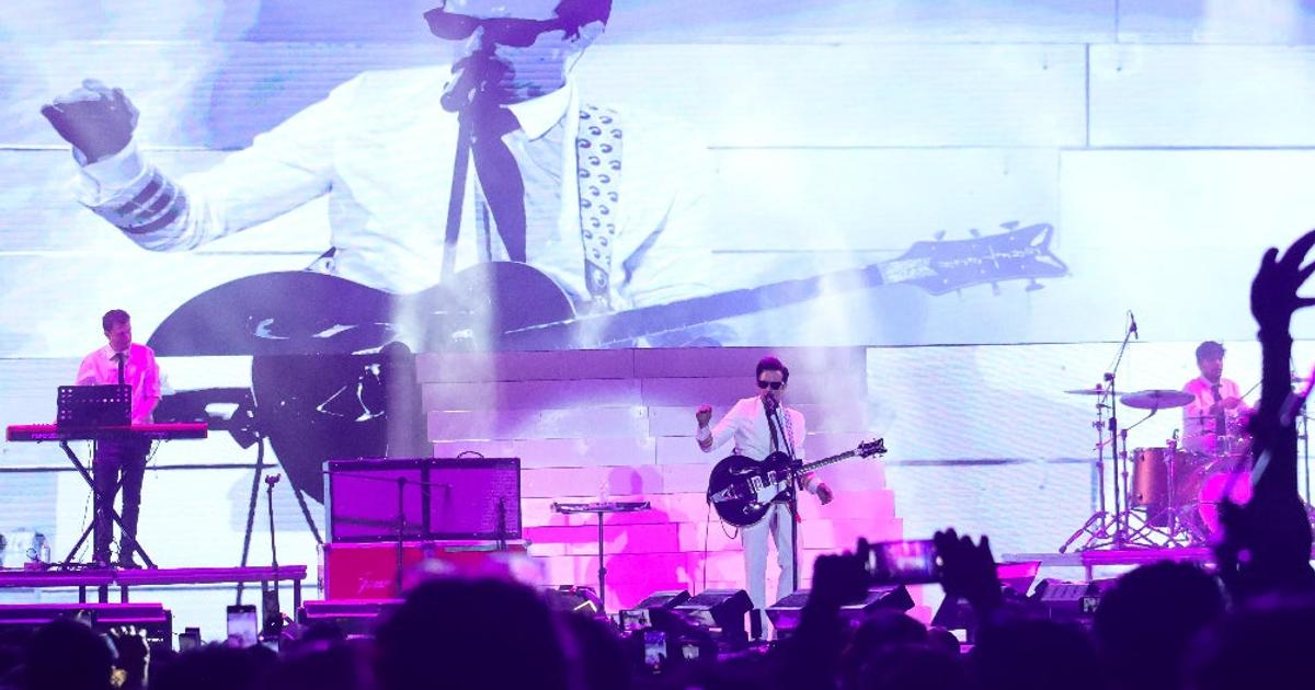 VIDEO: Drake Bell corre a su ingeniero de audio en pleno show en la ...