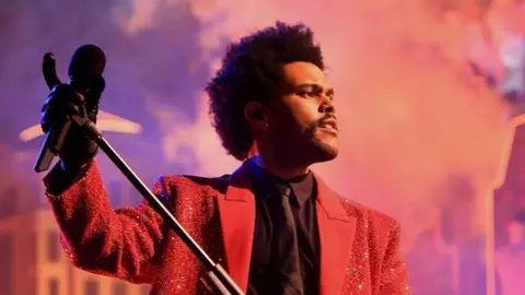 The Weeknd rompe récord al tener 21 canciones con más del billón de ...