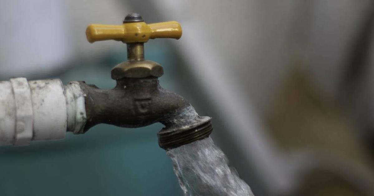 Bloqueo en Insurgentes por agua contaminada en Benito Juarez | RÉCORD
