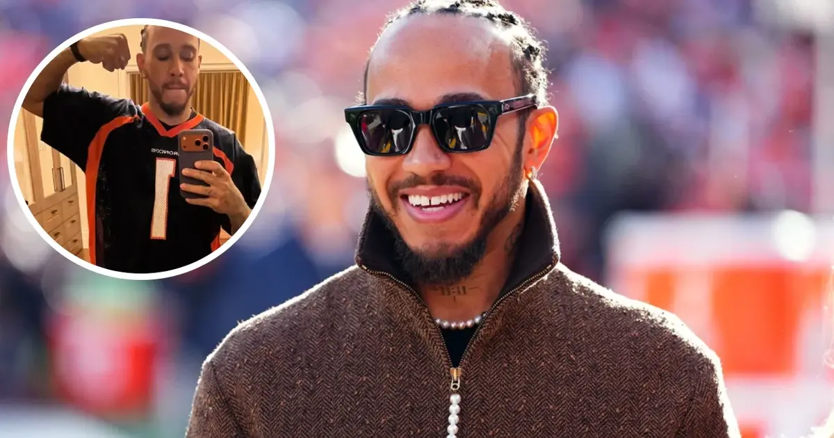 Lewis Hamilton celebra triunfo de los Denver Broncos en los Playoff de ...