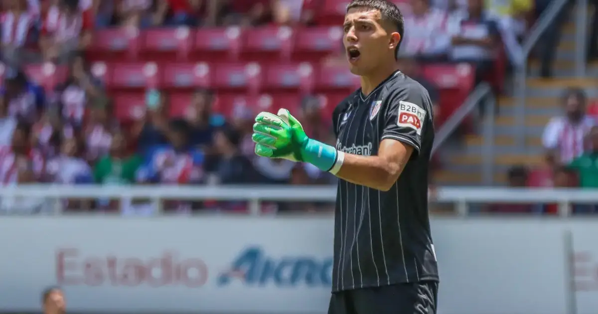 Alex Padilla, ex portero de Pumas, regresó a la titularidad con el ...