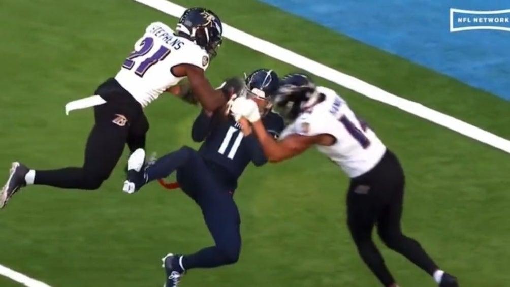 Kyle Hamilton es expulsado tras brutal choque de cascos con Chris Moore ...