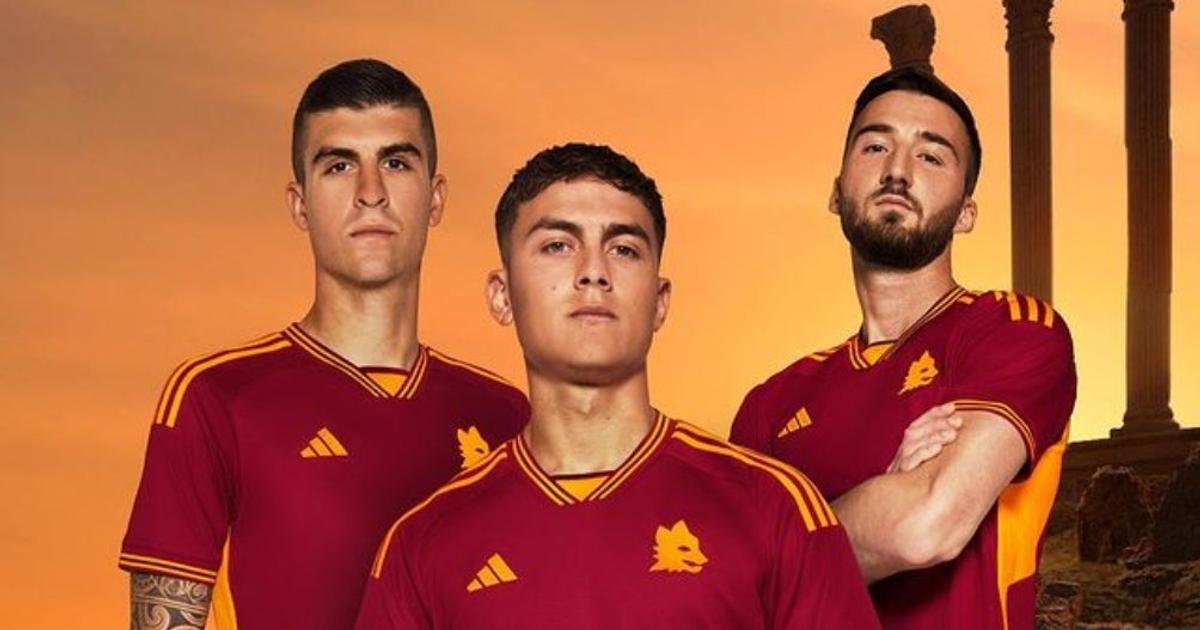 ¡Qué elegancia! Roma presentó su nuevo uniforme para la próxima ...