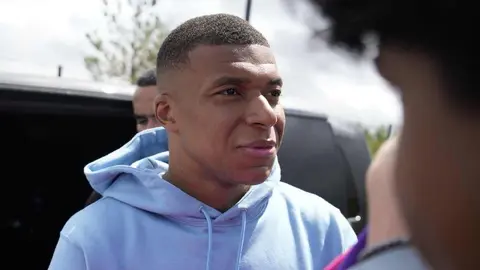 Kylian Mbappé rechazó oferta del Barcelona y se negó a negociar con ...