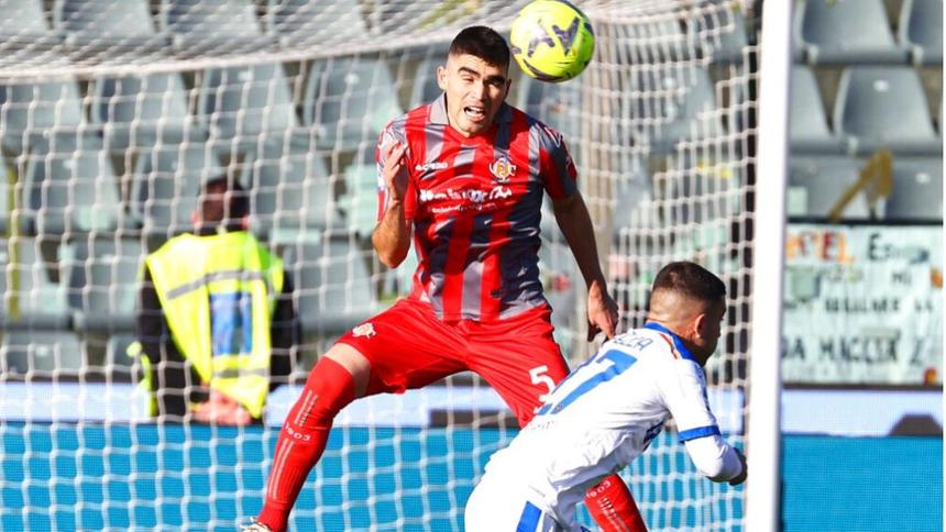 Johan Vásquez fue titular en la derrota del Cremonese ante el Lecce ...