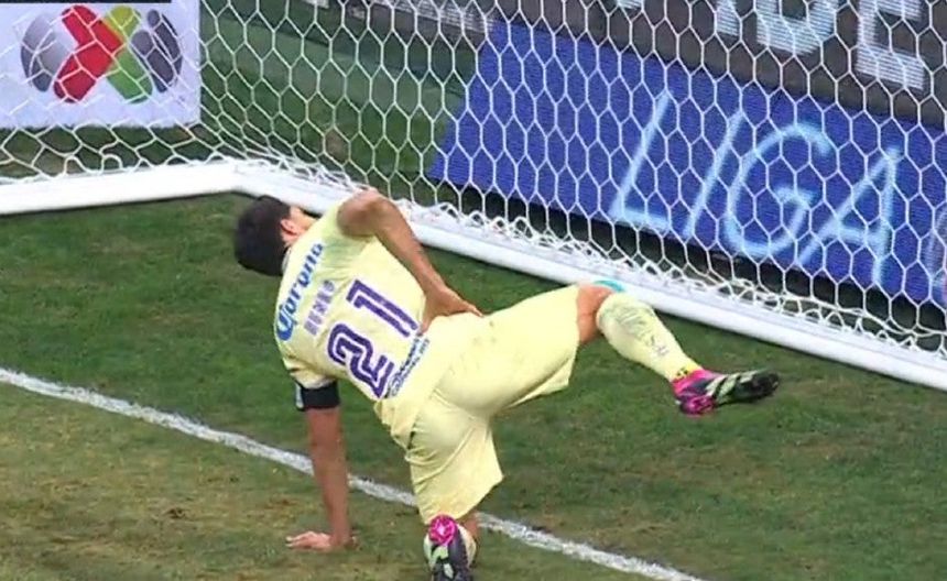 Henry Martín emula a Cuauhtémoc Blanco y festeja como 'perrito' tras ...