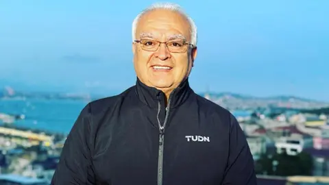 Luis Omar Tapia anuncia su salida de TUDN y Univisión Deportes | RÉCORD