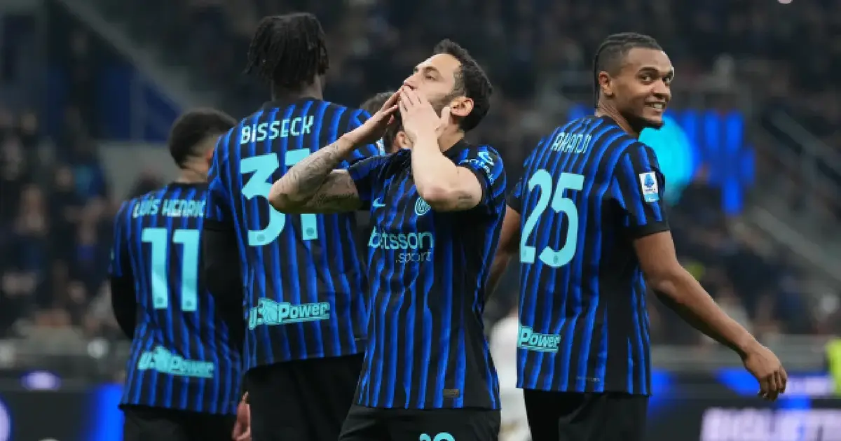 Inter de Milán vence cómodamente Genoa; Johan Vásquez jugó todo el ...