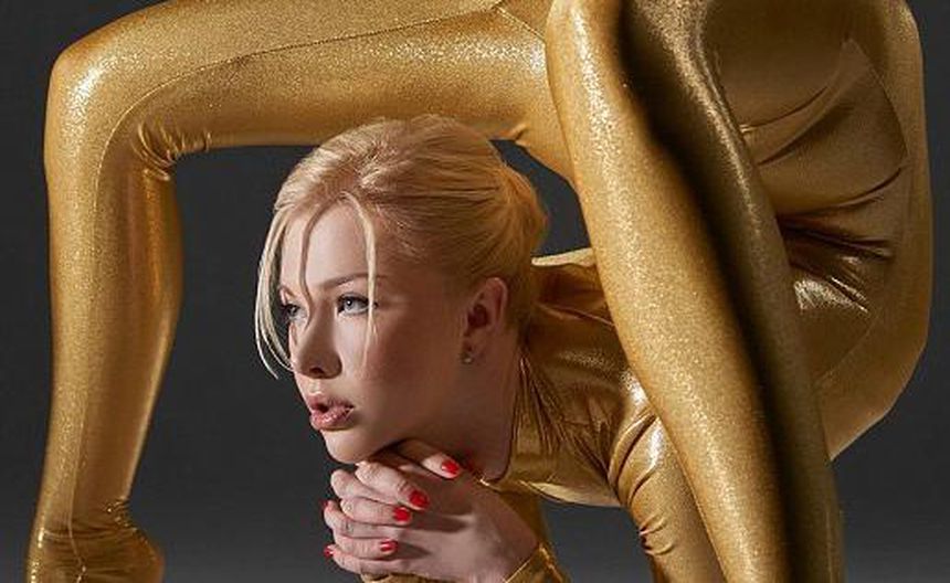 Mujer más flexible del mundo' lanza calendario | RÉCORD