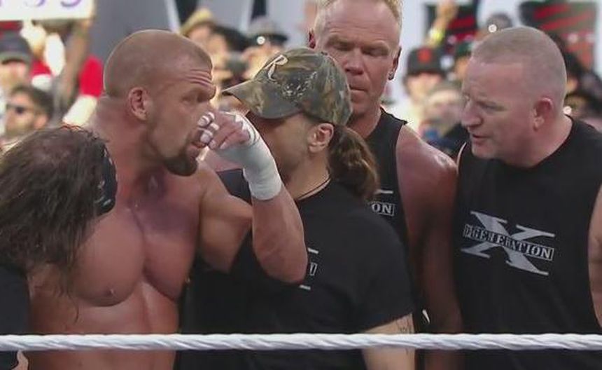 Triple H y DX derrotan a Sting con NWO | RÉCORD