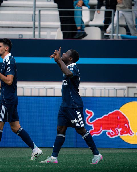 Moses Simon steals spotlight from Osimhen to claim Nigeria’s Baller of ...