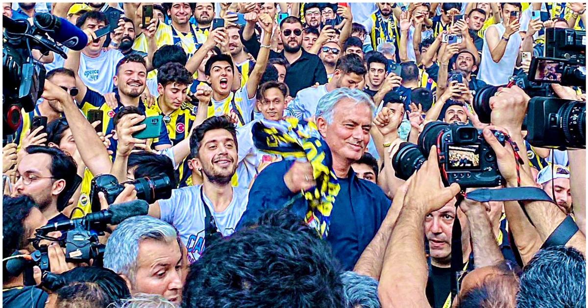 Jose Mourinho given rockstar treatment in Turkey after changing his ...
