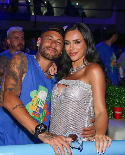 Couple goals: Neymar and Bruna Biancardi steal spotlight with kiss at Rio Carnival amid 2nd ...