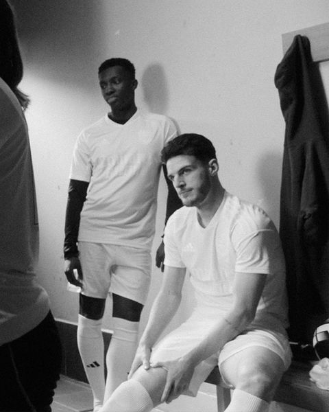 No More Red - Arsenal ditch red for all-white kit in pivotal Liverpool ...