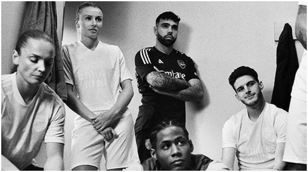 No More Red - Arsenal ditch red for all-white kit in pivotal Liverpool ...