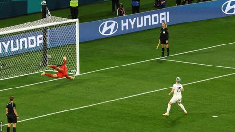 Megan Rapinoe misses crucial penalty, breaks down in tears as USWNT ...