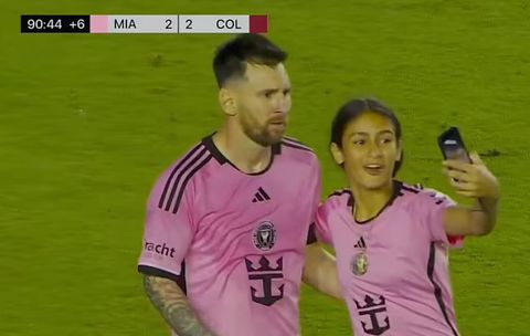 Messi's security bodyguard breached by young girl who invaded the pitch ...