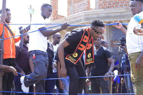Mr Eazi launches the refurbishment of Zebra Boxing Club | Pulse Sports ...