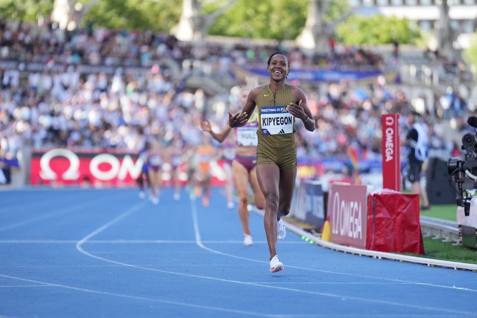 Indomitable Faith Kipyegon sets new 1500m World Record in Paris | Pulse ...