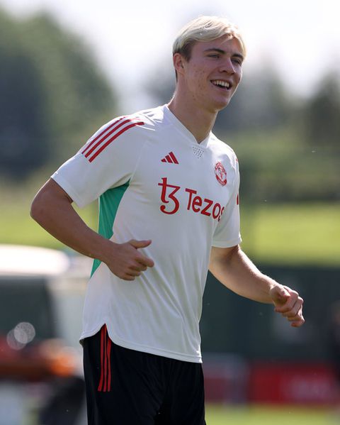 Rasmus Hojlund: Manchester United to unleash £64m star on Arsenal ...