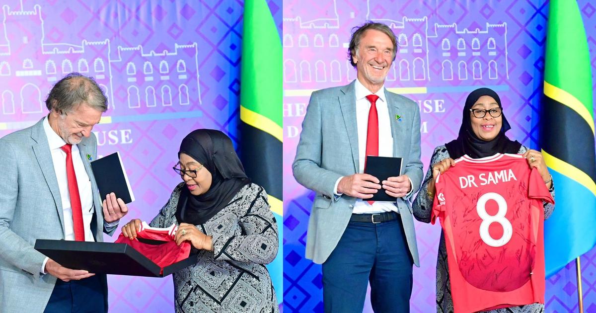 Manchester United Players Present Tanzania President Samia Suluhu With ...