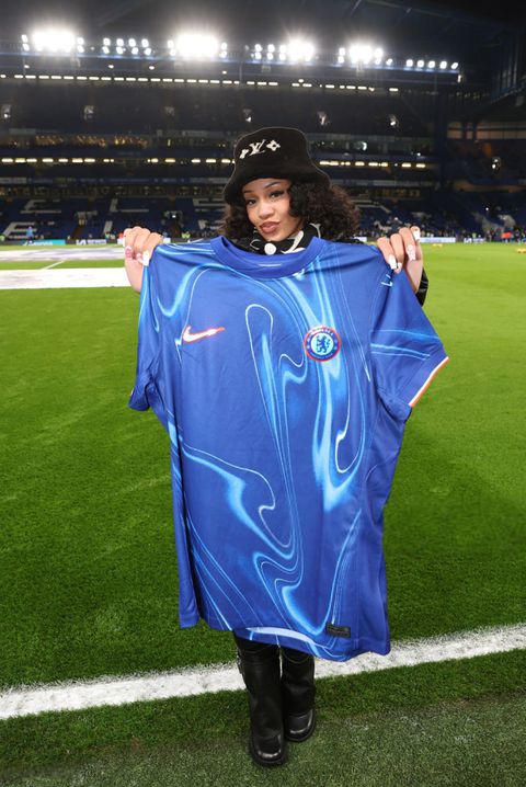 Jadon Sancho UNFOLLOWS American rapper Saweetie as dating rumours fade ...